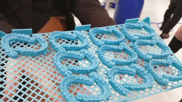 Comment Smilers fabrique en France et sur-mesure des aligneurs ...